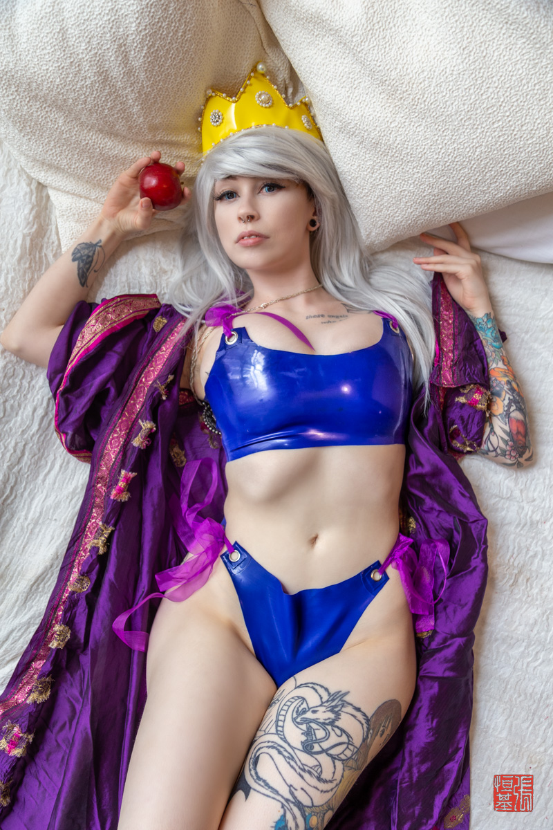 The Evil Queen (Snow White) Made by Queen Troll Art Worn by EmberWolf – AitchKayCee Photography